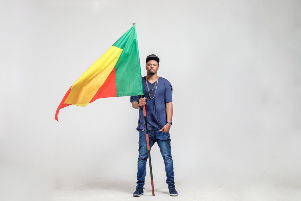 Dibi Dobo sort le single « Vézé Vézé » entre tradition béninoise et ...